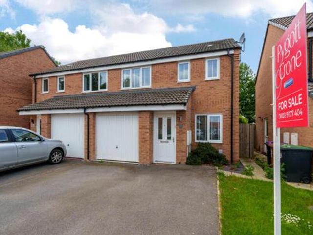 3 Bedroom Semi detached House For Sale In North Hykeham, Lincoln