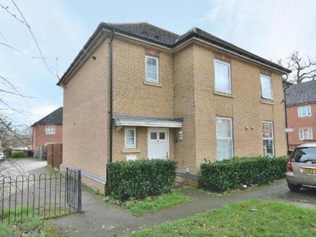 3 Bedroom Semi detached House For Sale In Northampton