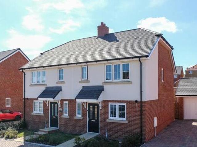 3 Bedroom Semi detached House For Sale In Northfleet, Kent