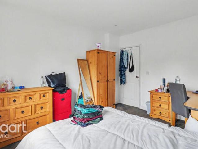 3 bedroom semi detached house for sale in Norwich Road, Ipswich, IP1