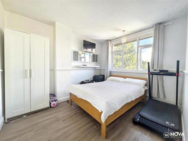 3 bedroom semi detached house for sale in Norman Road, Luton, LU4