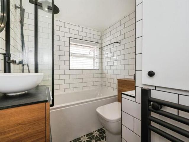 3 bedroom semi detached house for sale in Oaktree Road, Southampton, SO18