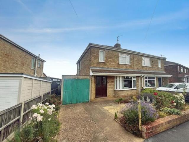 3 bedroom semi detached house for sale in Oakdale Avenue, Peterborough, PE2