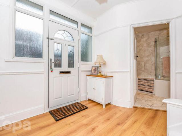 3 bedroom semi detached house for sale in Oakdene Avenue, Erith, DA8