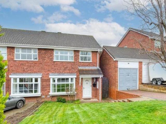 3 Bedroom Semi detached House For Sale In Oakenshaw South