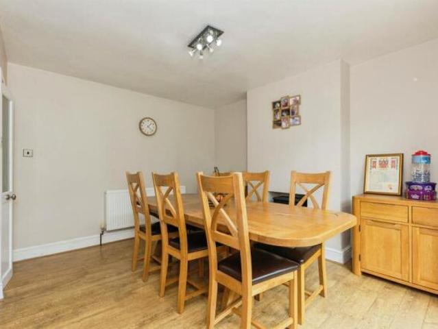 3 bedroom semi detached house for sale in Oakleigh Avenue, Glen Parva, Leicester, LE2