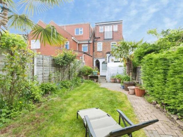 3 bedroom semi detached house for sale in Oliver Road, Leicester, LE4
