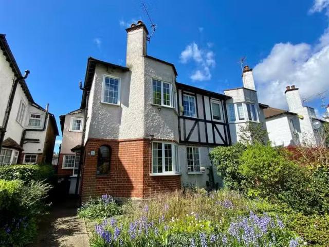 3 bedroom semi detached house for sale in Osterley Road, Islew.