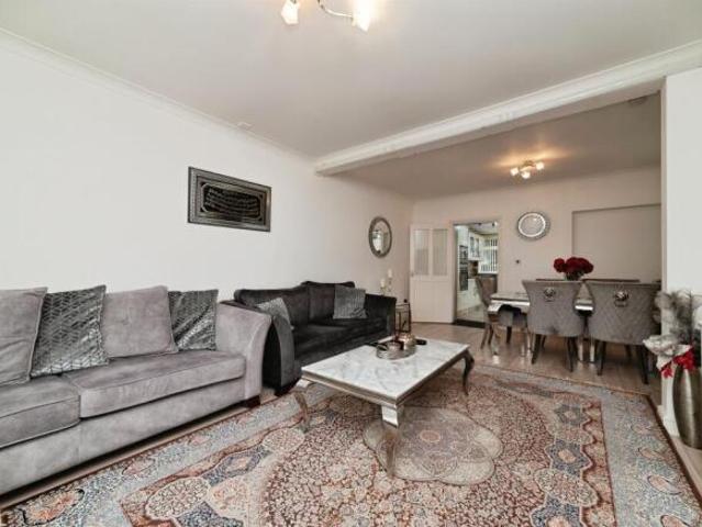 3 bedroom semi detached house for sale in Ormerod Road, HULL, HU5