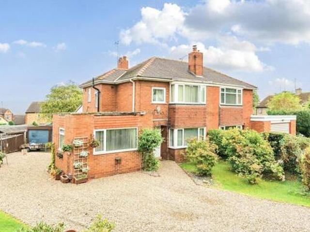 3 Bedroom Semi detached House For Sale In Oulton, Leeds