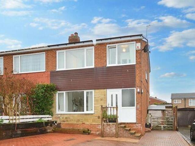 3 Bedroom Semi detached House For Sale In Oulton, Leeds