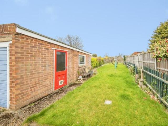 3 bedroom semi detached house for sale in Oulton Road, Ipswich, IP3