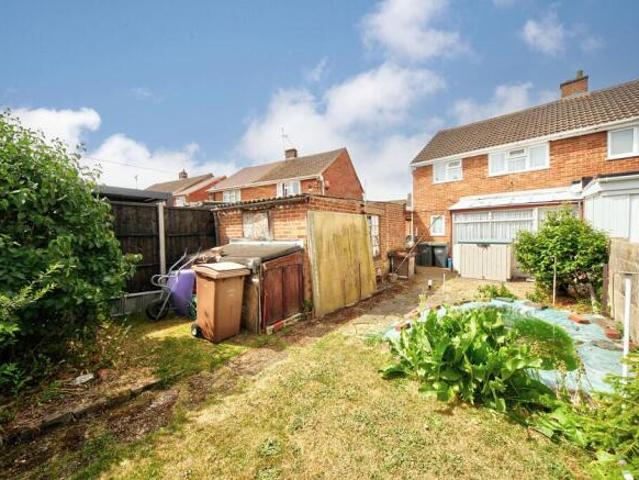 3 bedroom semi detached house for sale in Overfield Road, Luton, LU2