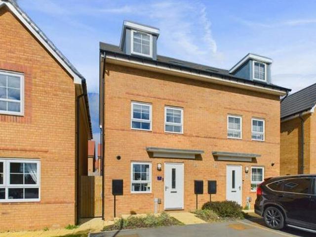 3 Bedroom Semi detached House For Sale In Overstone Gate