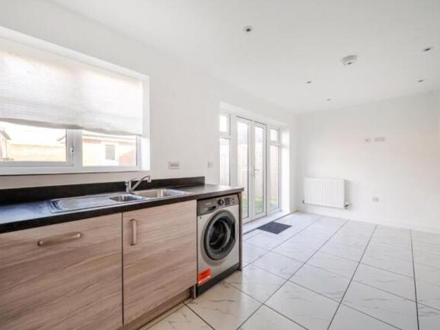 3 bedroom semi detached house for sale in Oxlade Drive, Langley, Berkshire, SL3