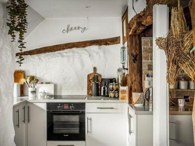 3 Bedroom Semi detached House For Sale In Oxted