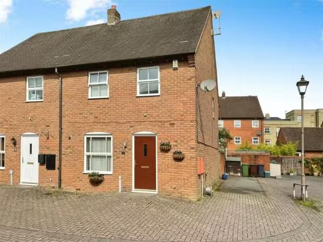 3 bedroom semi detached house for sale in Packmores, partens H.