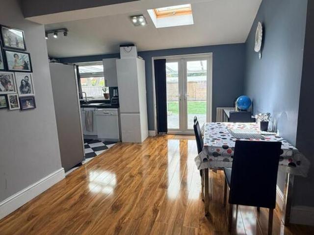 3 bedroom semi detached house for sale in Parkland Drive, Oadby, LE2