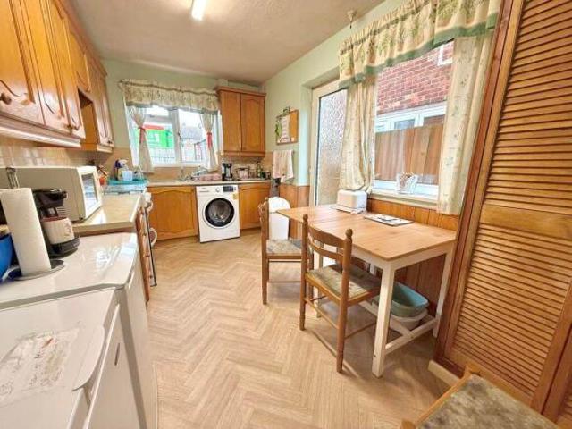 3 bedroom semi detached house for sale in Pastures Way, Luton, LU4