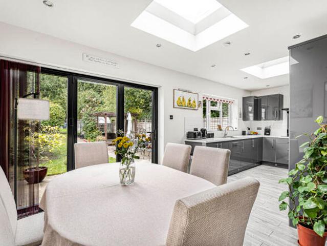 3 bedroom semi detached house for sale in Penn Road, Park Street, St Albans, AL2