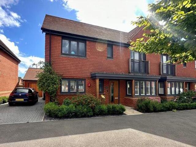 3 Bedroom Semi detached House For Sale In Pease Pottage