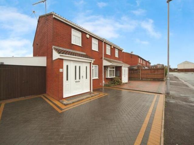 3 bedroom semi detached house for sale in Peregrine Road, Luton, LU4