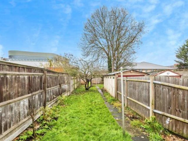3 bedroom semi detached house for sale in Phipps Road, Oxford, OX4
