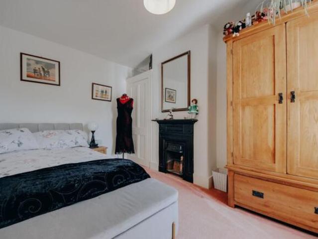 3 bedroom semi detached house for sale in Pinner Road, Watford, WD19