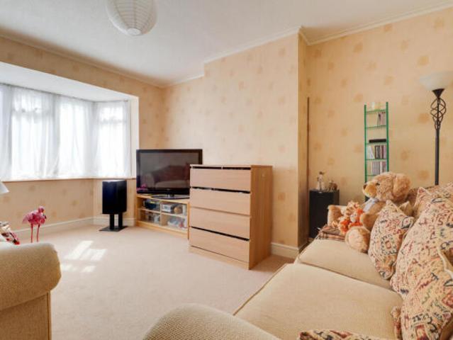3 bedroom semi detached house for sale in Pondfield Crescent, St Albans, AL4