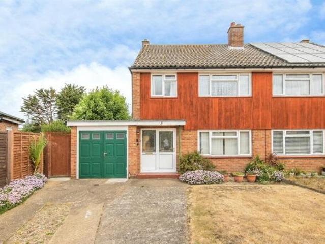 3 bedroom semi detached house for sale in Poole Close, IPSWICH, IP3