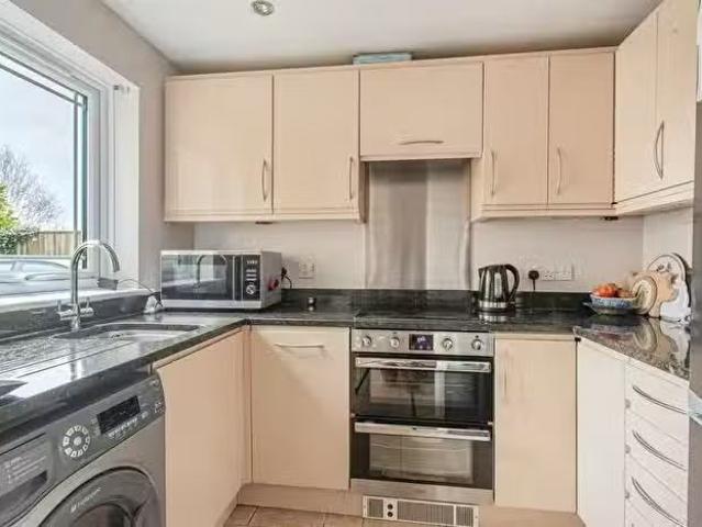 3 Bedroom Semi Detached House For Sale In Porters Mead Pickwic.