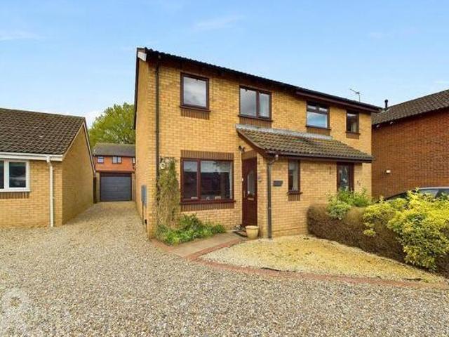3 Bedroom Semi detached House For Sale In Poringland