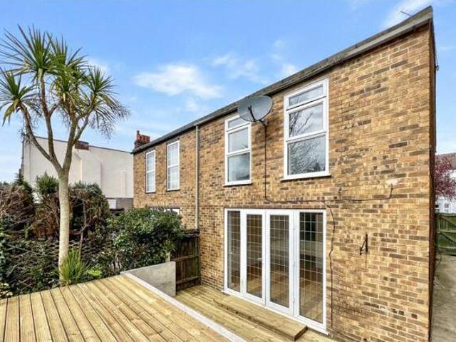 3 Bedroom Semi detached House For Sale In Plumstead Common, London