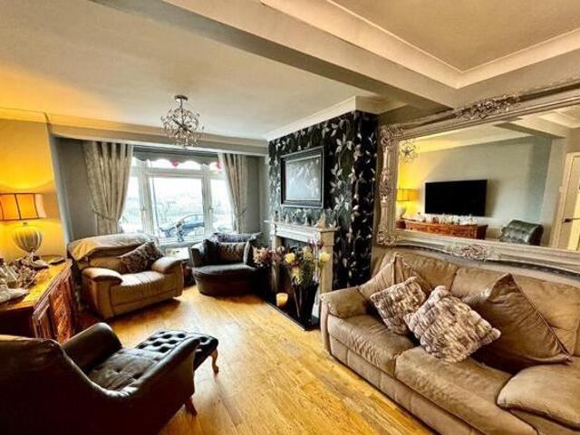 3 Bedroom Semi detached House For Sale In Plumstead, London