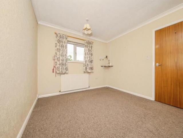 3 bedroom semi detached house for sale in Prittlewell Close, Ipswich, IP2
