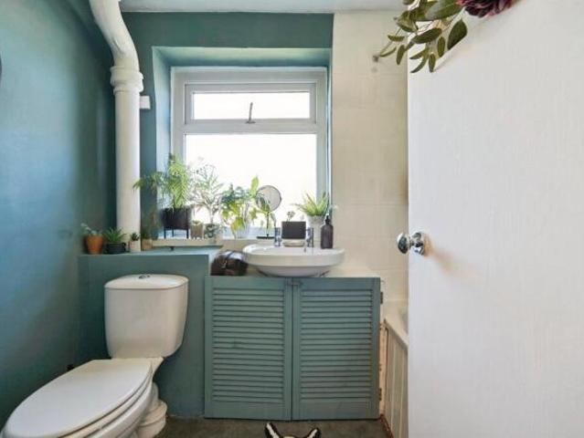 3 bedroom semi detached house for sale in Queensway, Yeadon, LEEDS, LS19