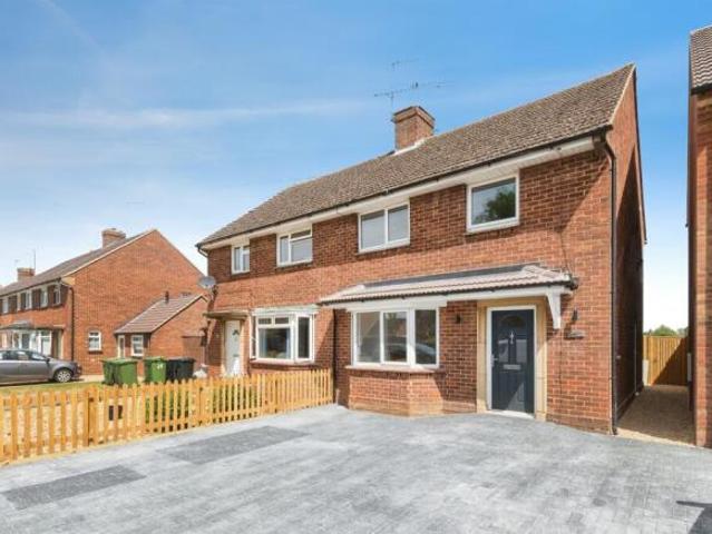 3 bedroom semi detached house for sale in Queens Avenue, Newport Pagnell, MK16