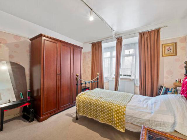 3 bedroom semi detached house for sale in Raeburn Avenue, Surbiton, KT5