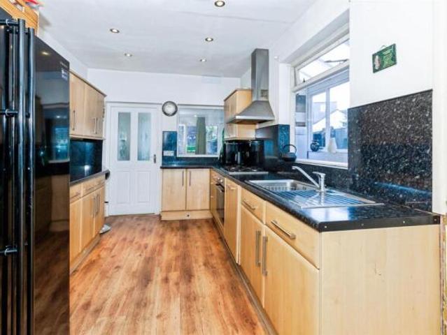 3 bedroom semi detached house for sale in Ragstone Road, SLOUGH, SL1