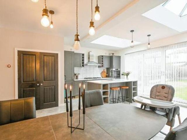 3 Bedroom Semi detached House For Sale In Rainham, Essex
