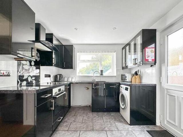 3 Bedroom Semi detached House For Sale In Rainham, Kent