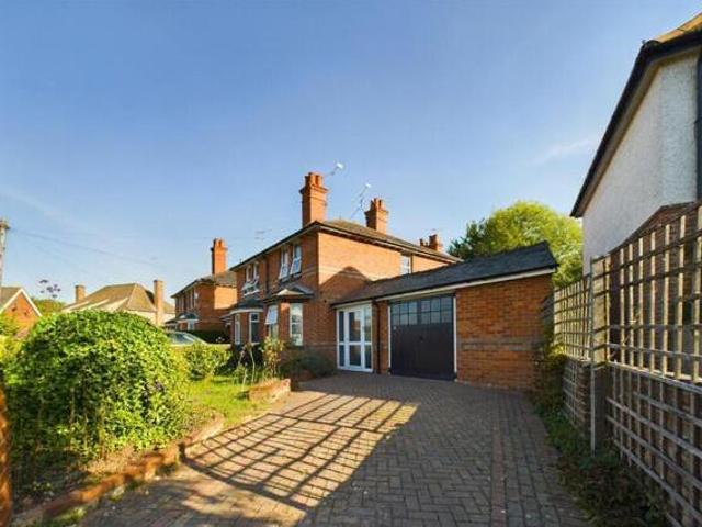 3 Bedroom Semi detached House For Sale In Reading, Berkshire