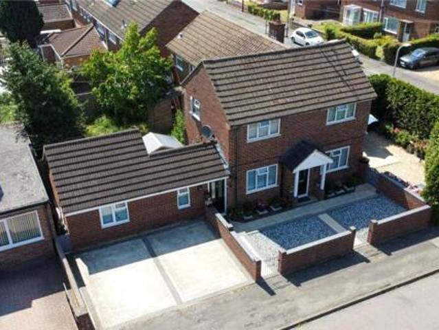 3 Bedroom Semi detached House For Sale In Reading, Berkshire