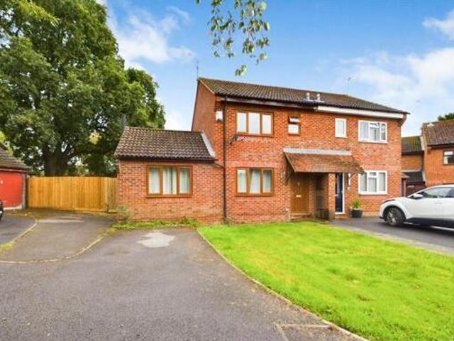 3 Bedroom Semi detached House For Sale In Reading, Berkshire