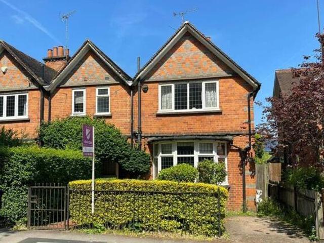 3 Bedroom Semi detached House For Sale In Reading, Berkshire