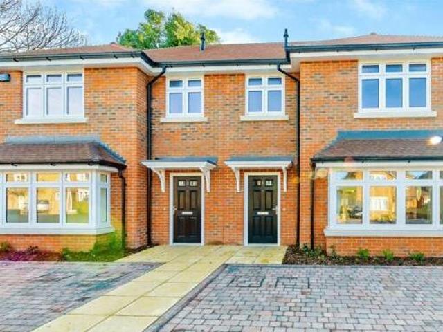 3 Bedroom Semi detached House For Sale In Redhill, Surrey