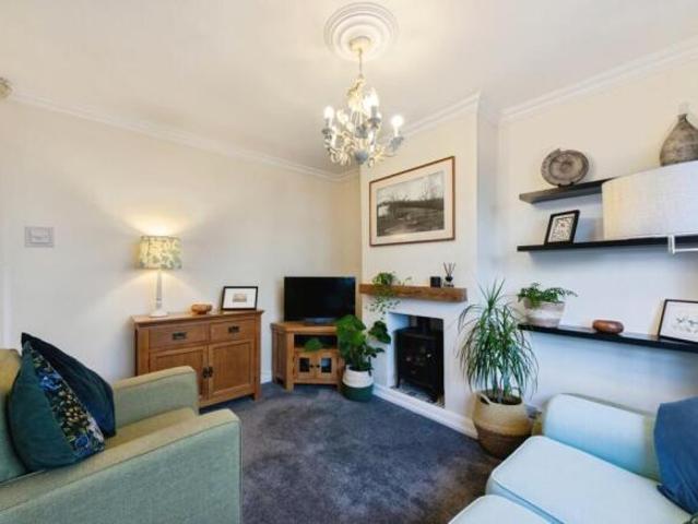3 bedroom semi detached house for sale in Redlands Close, Solihull, West Midlands, B91