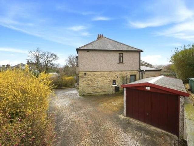 3 bedroom semi detached house for sale in Reinwood Avenue, Huddersfield, HD3