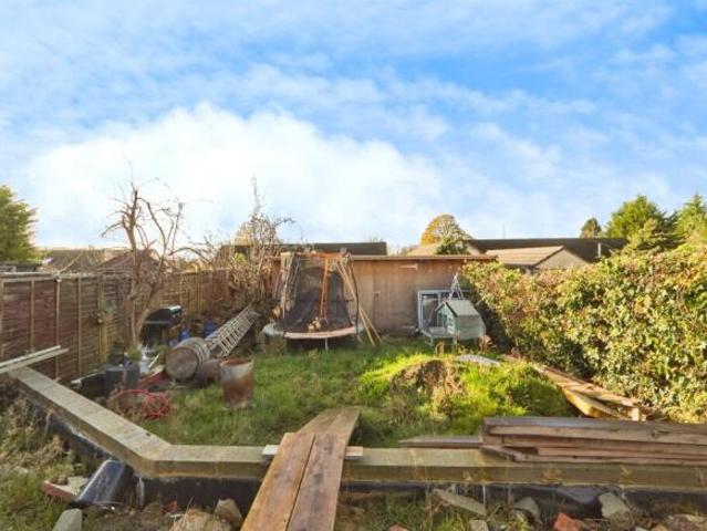 3 bedroom semi detached house for sale in Ringwood Avenue, LEEDS, LS14