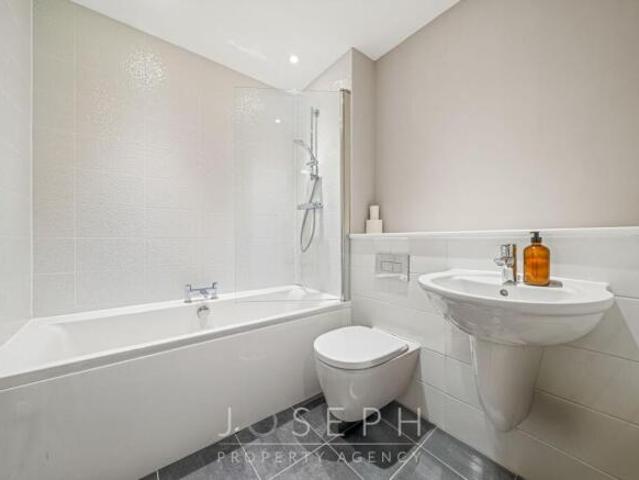 3 bedroom semi detached house for sale in Ribbans Park Road, Ipswich, IP3